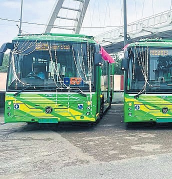 Delhi govt begins public transport system overhaul, main focus on DTC ...