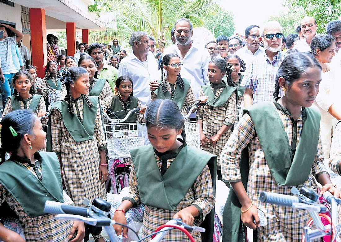 Andhra Energy Minister Gottipati Ravi announces distributon of cycles ...