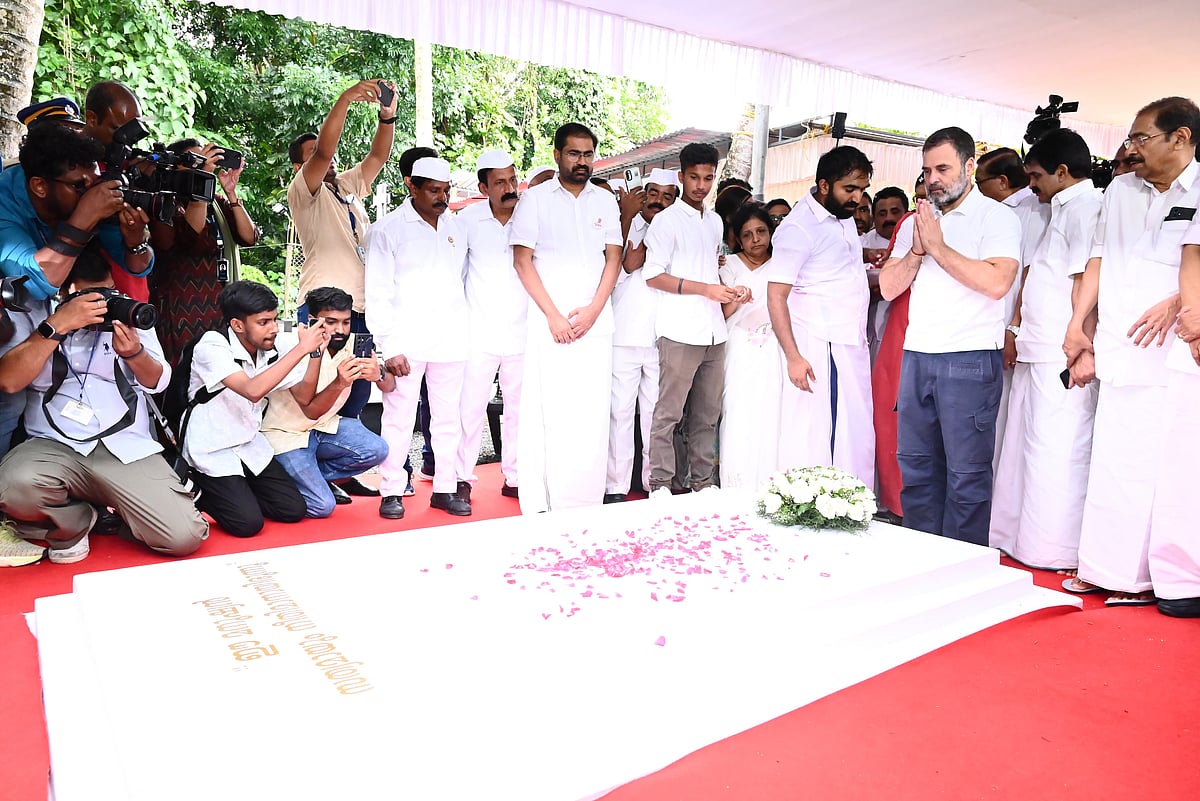 Follow footsteps of Oommen Chandy, Rahul Gandhi tells Congress leaders