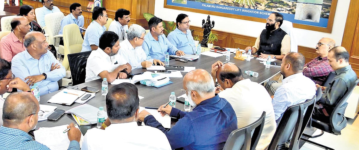 Uttam orders urgent completion of SLBC tunnel, ropes in top experts to fast-track work