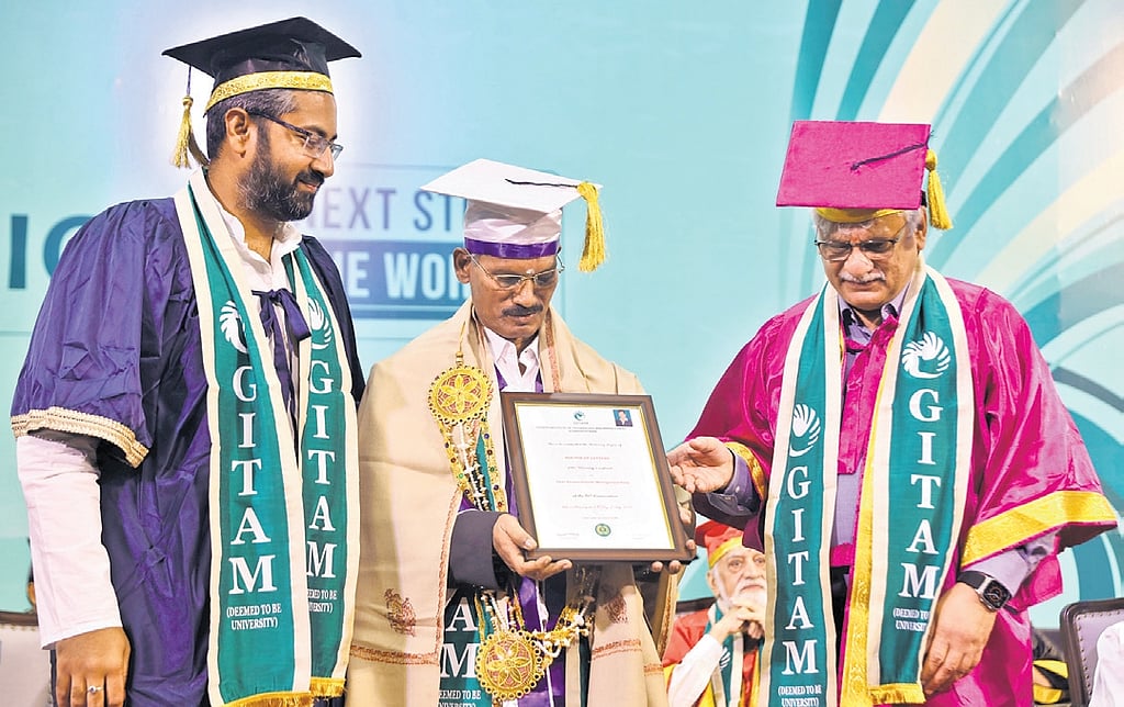 At GITAM convocation, Pad Man urges graduates: Don’t chase ...