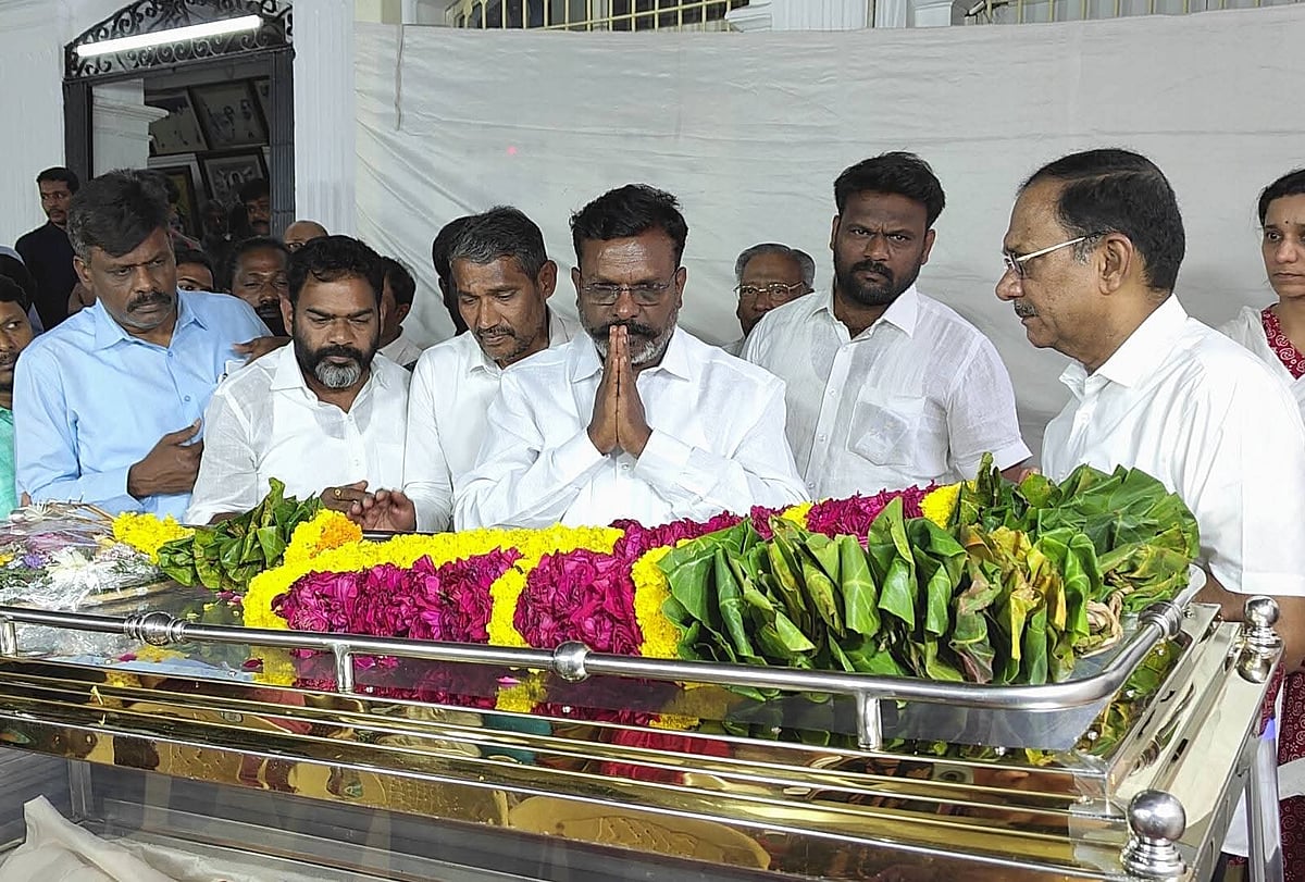 TN ministers, VCK chief, TNCC prez and other leaders offer floral ...
