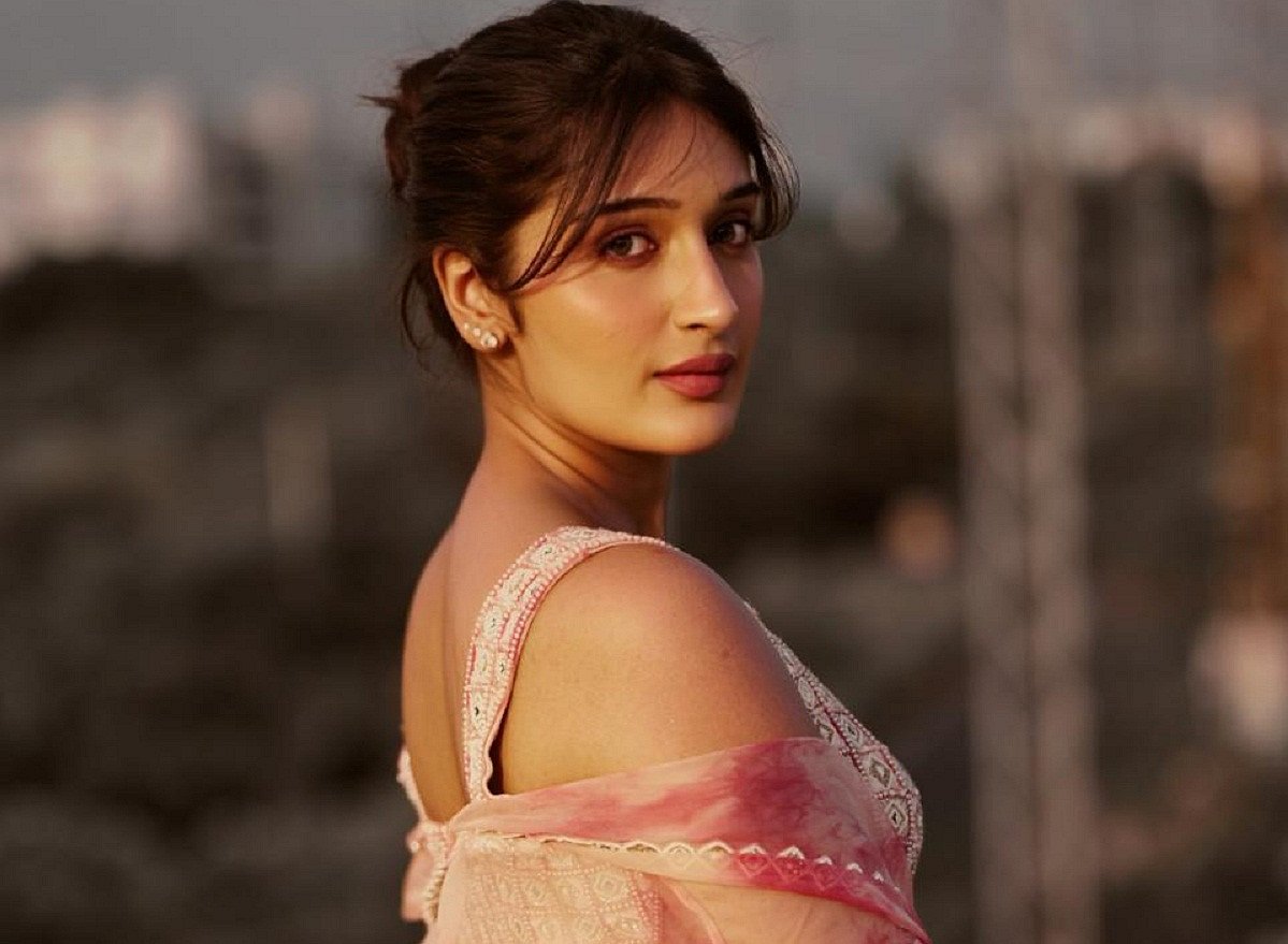 Niharika NM: Rowdy baby in Mithra Mandali