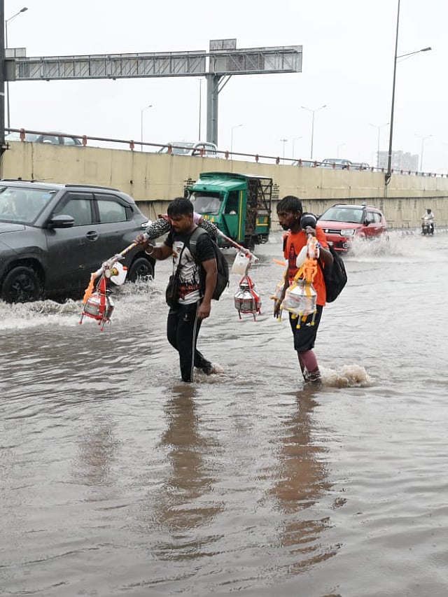 Rainfall cripples Delhi during office rush