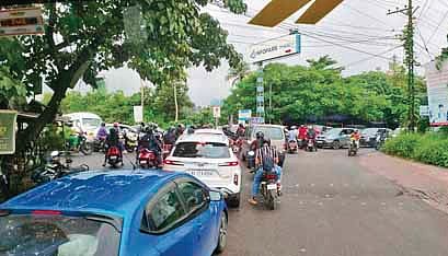 Private vehicles choking Infopark, more chartered services on anvil