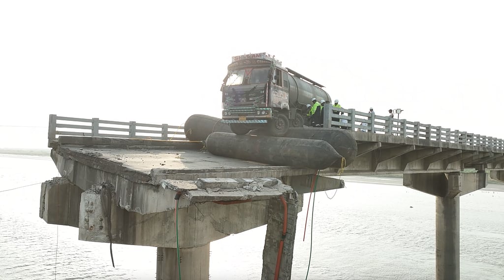 Gujarat's Gambhira Bridge collapse: Tanker removed after 27 Days, death toll rises to 22