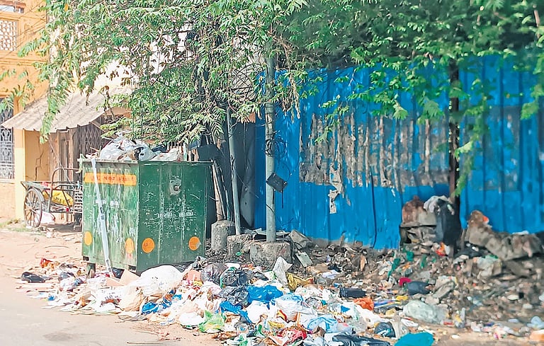 Garbage piles up as talks fail, sanitation staff continue stir