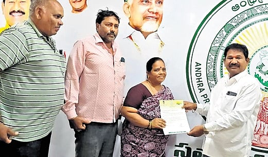 Andhra Pradesh Minister Dola distributes Rs 60.7 lakh CMRF cheques to ...