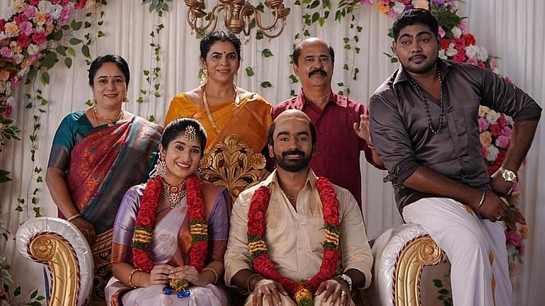 Sotta Sotta Nanaiyuthu Movie Review: This follicle-focused comedy goes ...