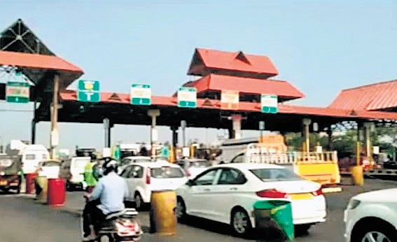 Traffic congestion at Paliyekkara plaza: HC asks collector to present ...