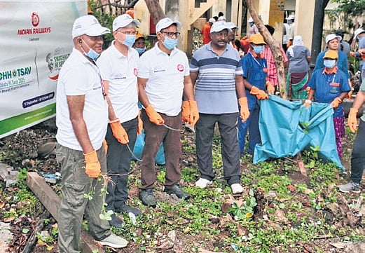 Shramdaan drive held in Vijayawada Division