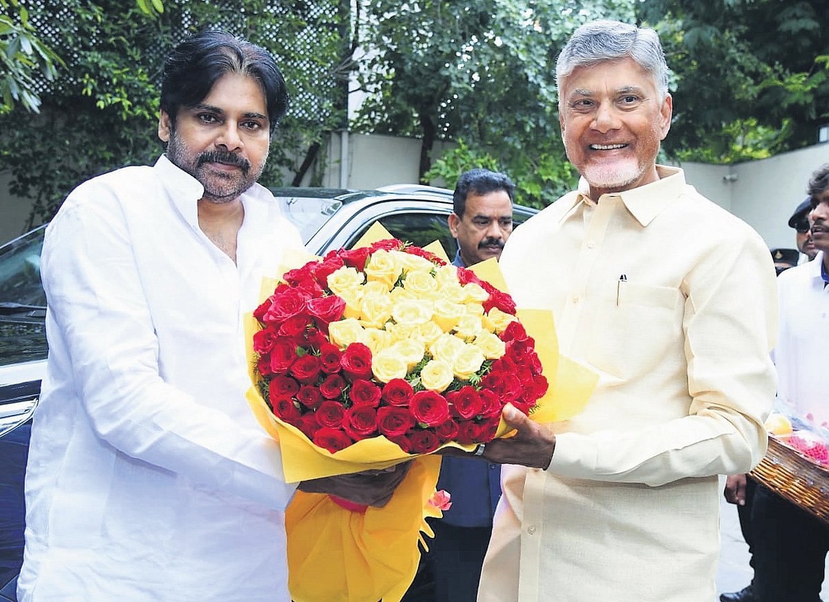 CM Chandrababu Naidu calls on DyCM Pawan Kalyan, both discuss Andhra's ...