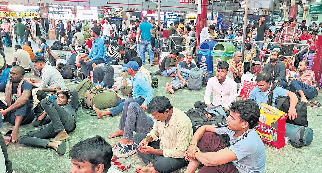 Scores stranded at railway stations as Cyclone Montha delays north ...