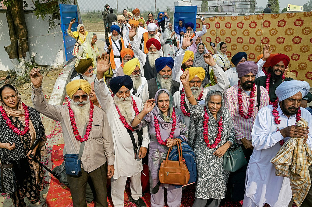 Indian Sikh pilgrims enter Pakistan, first major crossing since ...