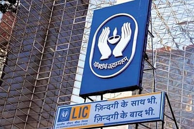 LIC profit soars 32% to Rs 10,098 crore, premium income up 5.5%