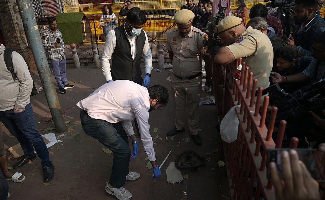 Delhi blast: Forensic team collects 40 sample including two cartridges ...