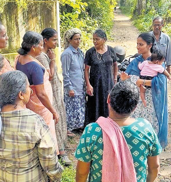 90-day-old Chetan Bhagat star campaigner of CPM in Thavanur