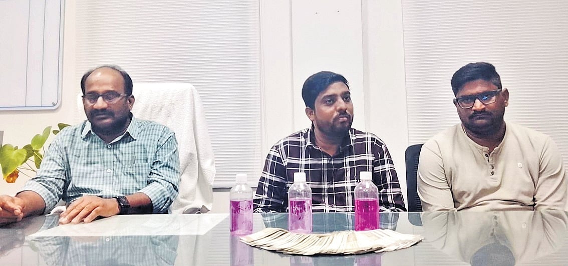 ACB traps additional collector while taking Rs 60K bribe