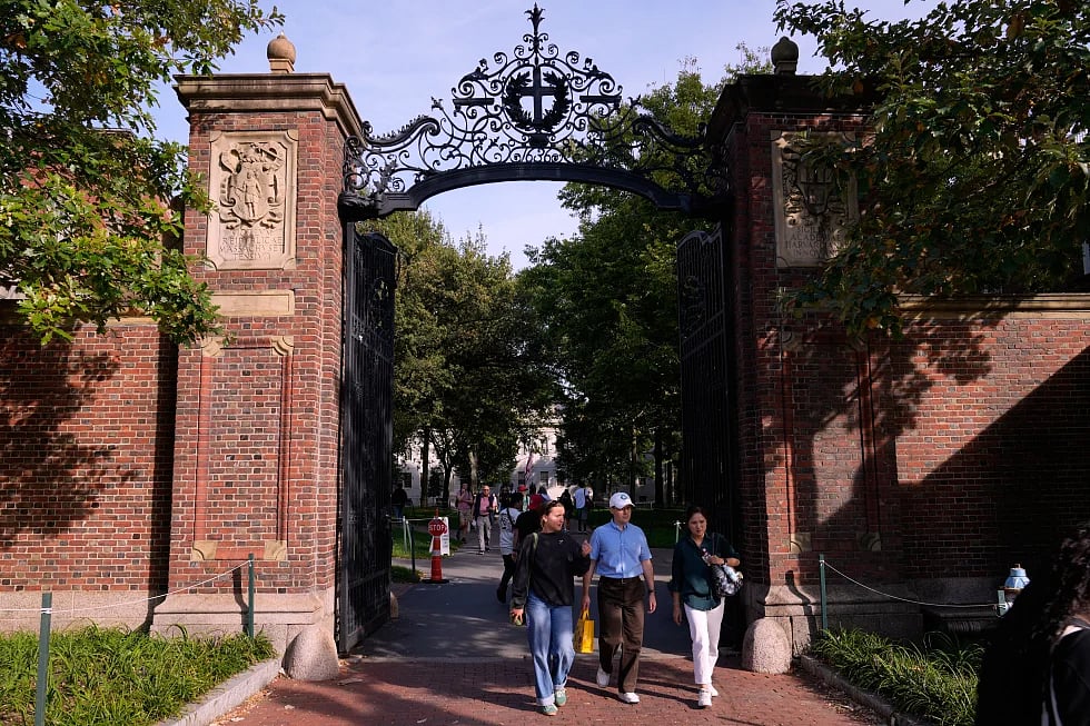 Harvard professor leaves US after arrest with pellet gun near synagogue, said he was hunting rats