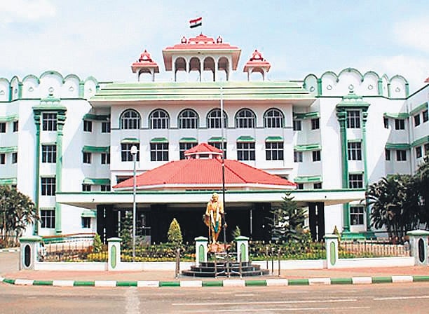 Madras HC orders FIR against two cops in custodial torture case