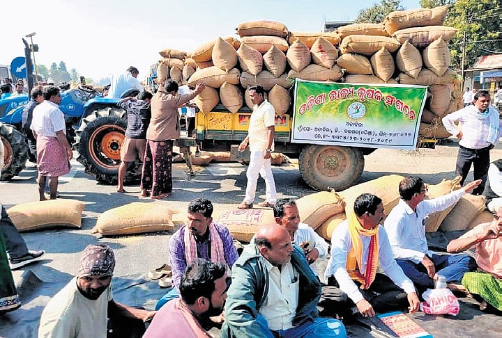 Farmers block NH with paddy bags in Bargarh to protest procurement ...