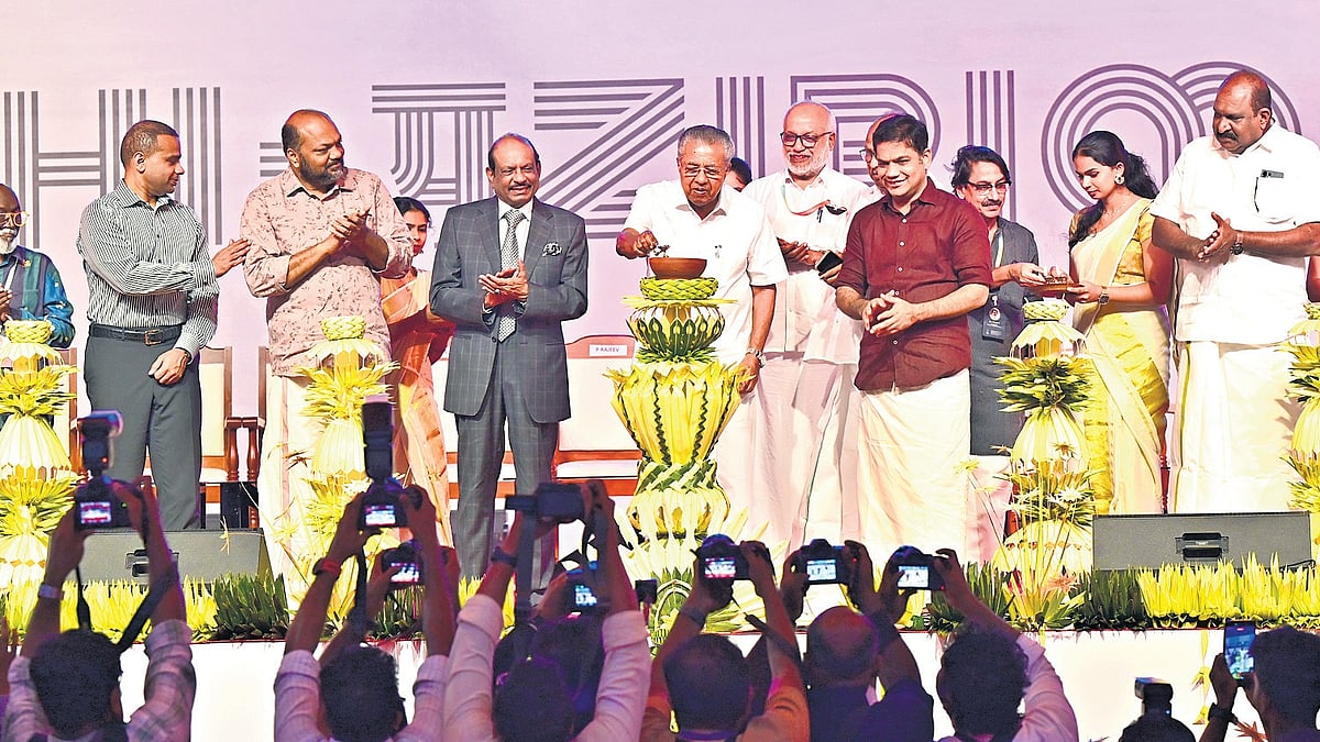 Fight, hatred propagated through art: Kerala CM