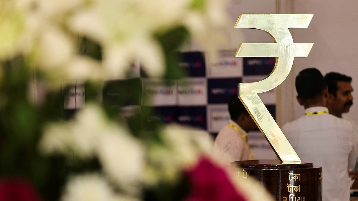 Rupee, the poor old Gulliver tied down and jeered by an army of ...