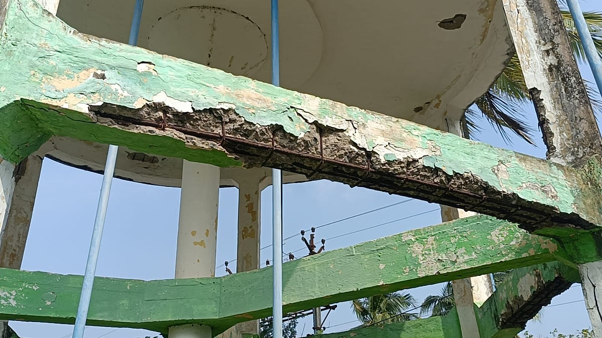 Cracks develop in overhead water tank at Thirupoondi after rain, locals ...