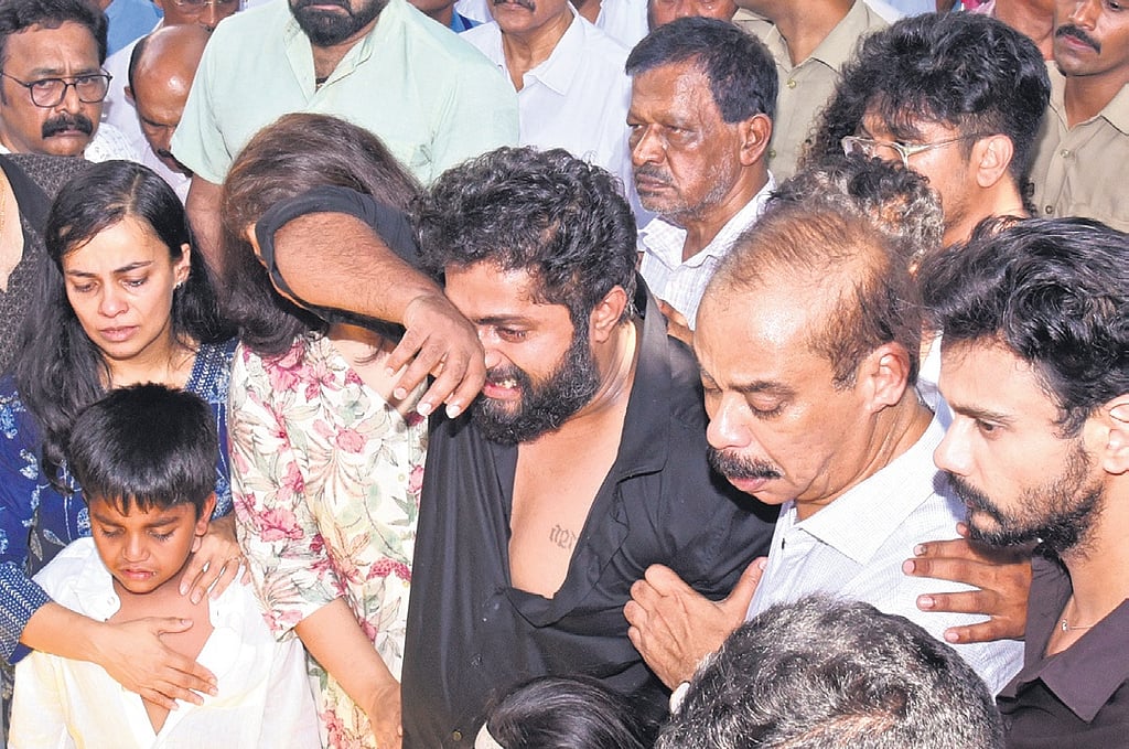 Amid mourning and recollections, Sreenivasan committed to memory