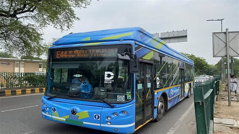 Delhi mulls pooling of e-buses for NCR towns