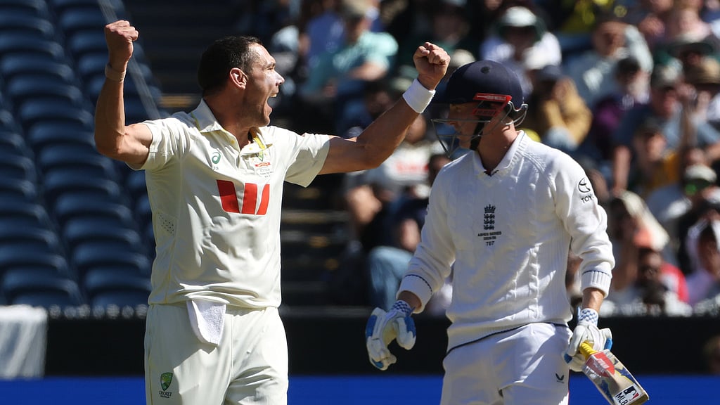 Twenty wickets fall on day one as Australia gain edge in 4th Ashes Test