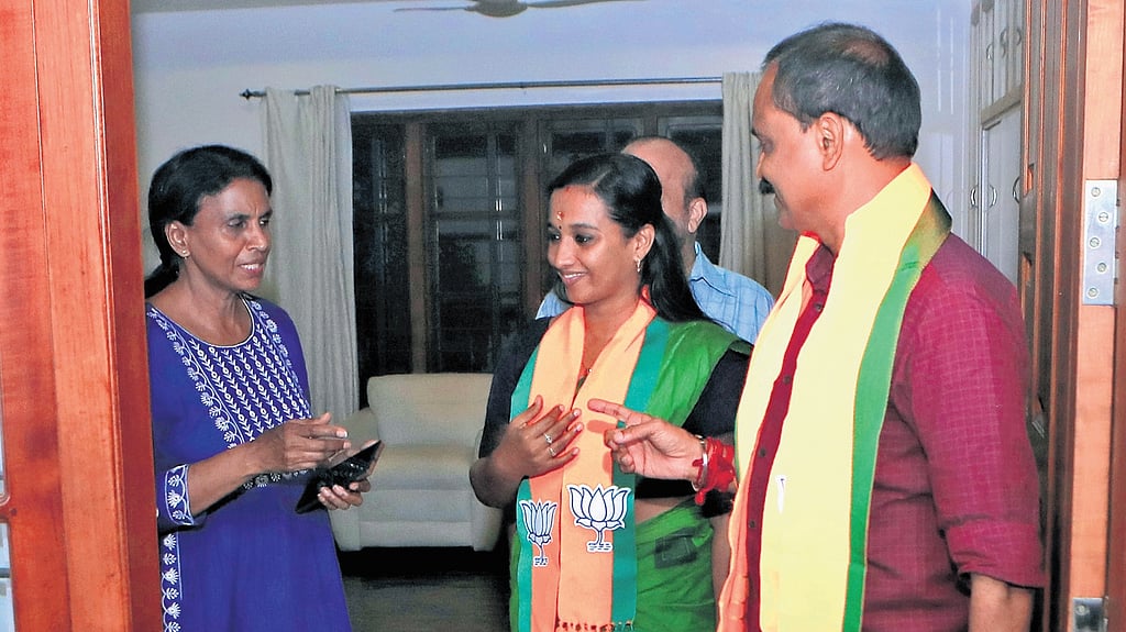 Thiruvananthapuram Mayor V V Rajesh, deputy mayor reach out to ...