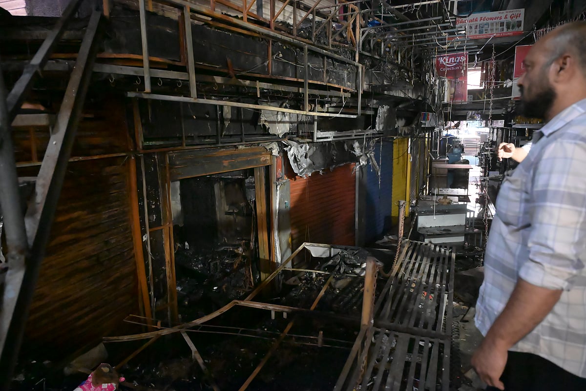 Massive fire guts several shops in Kochi market