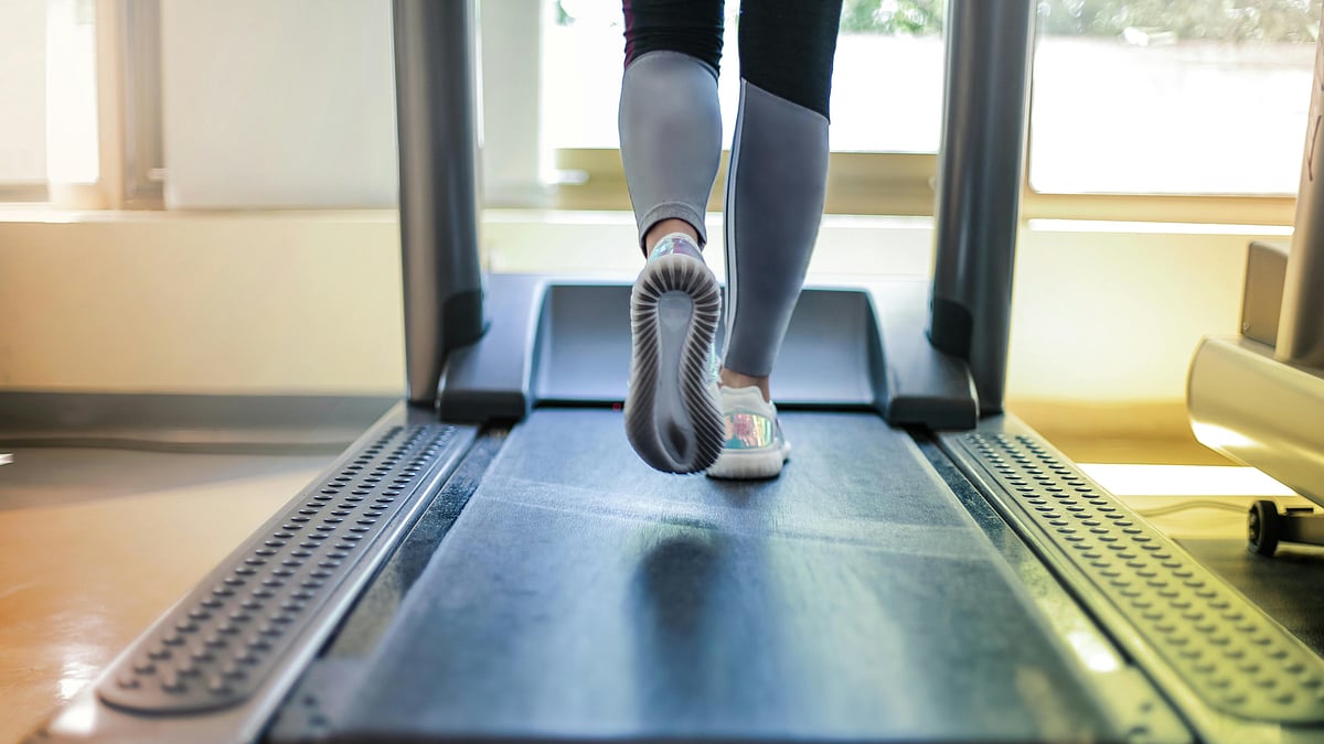 Walk while you work: are the extra steps on an under desk treadmill ...