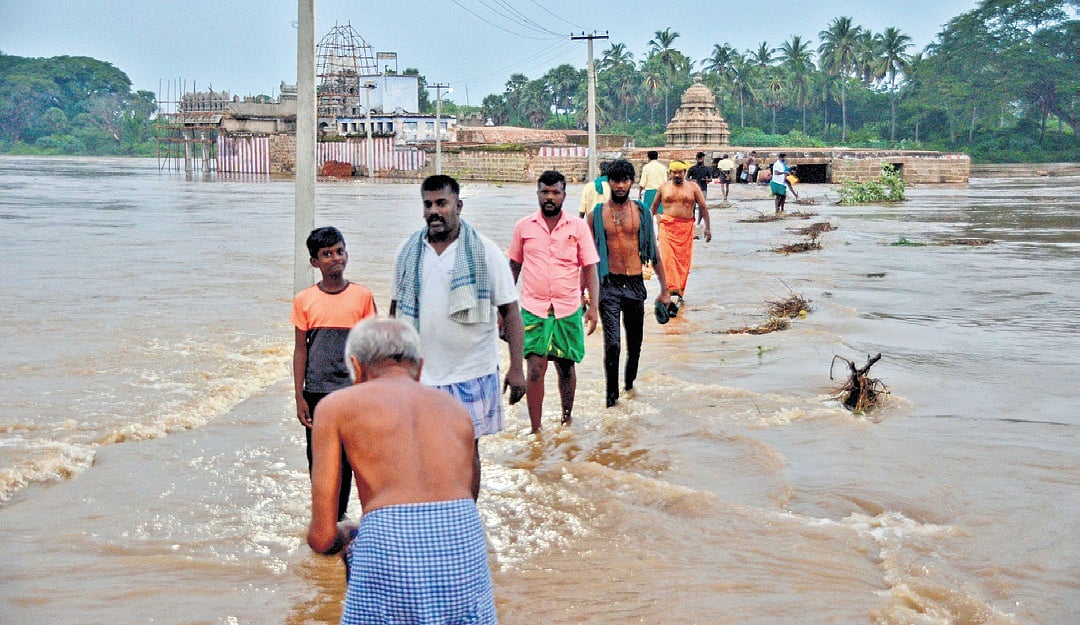 Heavy rain pounds south, west Tamil Nadu; landslips halt Nilgiris train ...