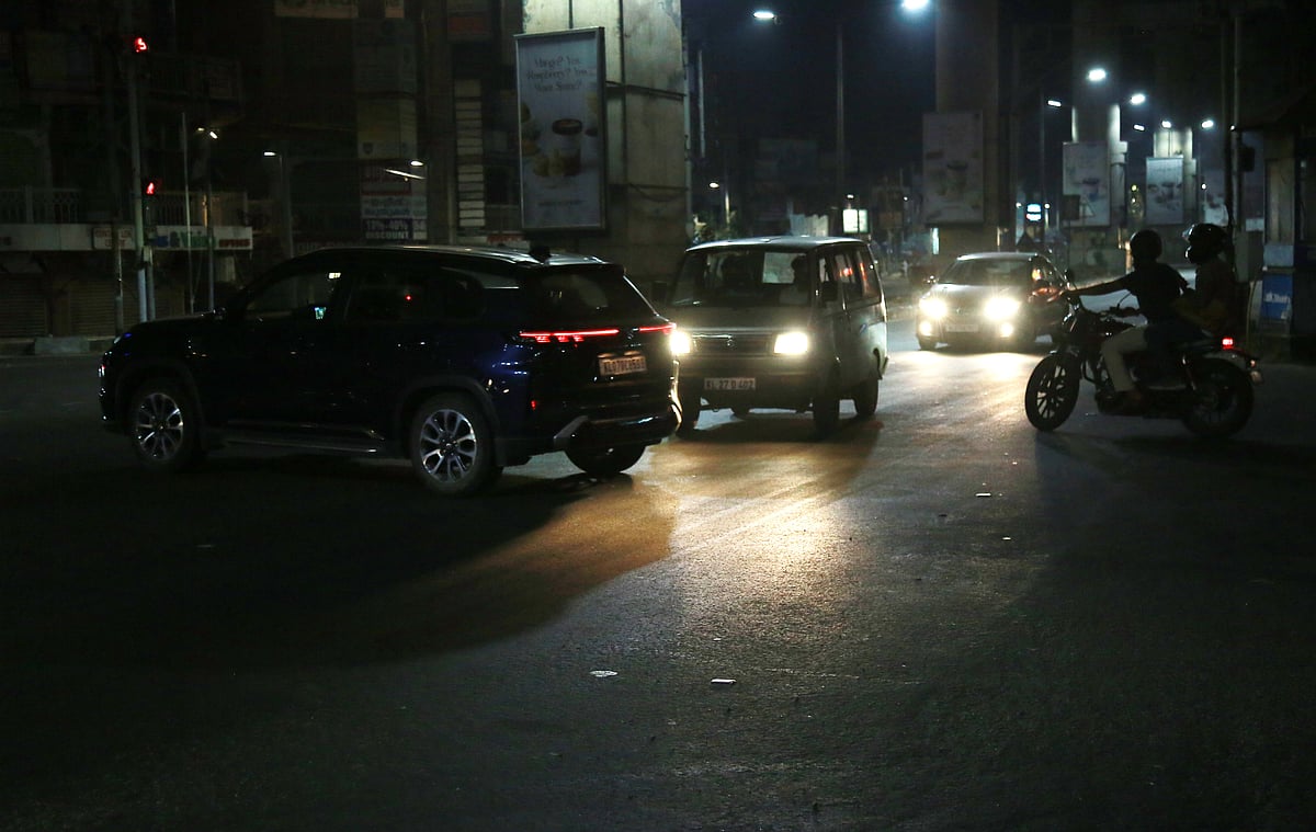 Defunct traffic signals turn Kadavanthra, Thevara junctions into daily ...