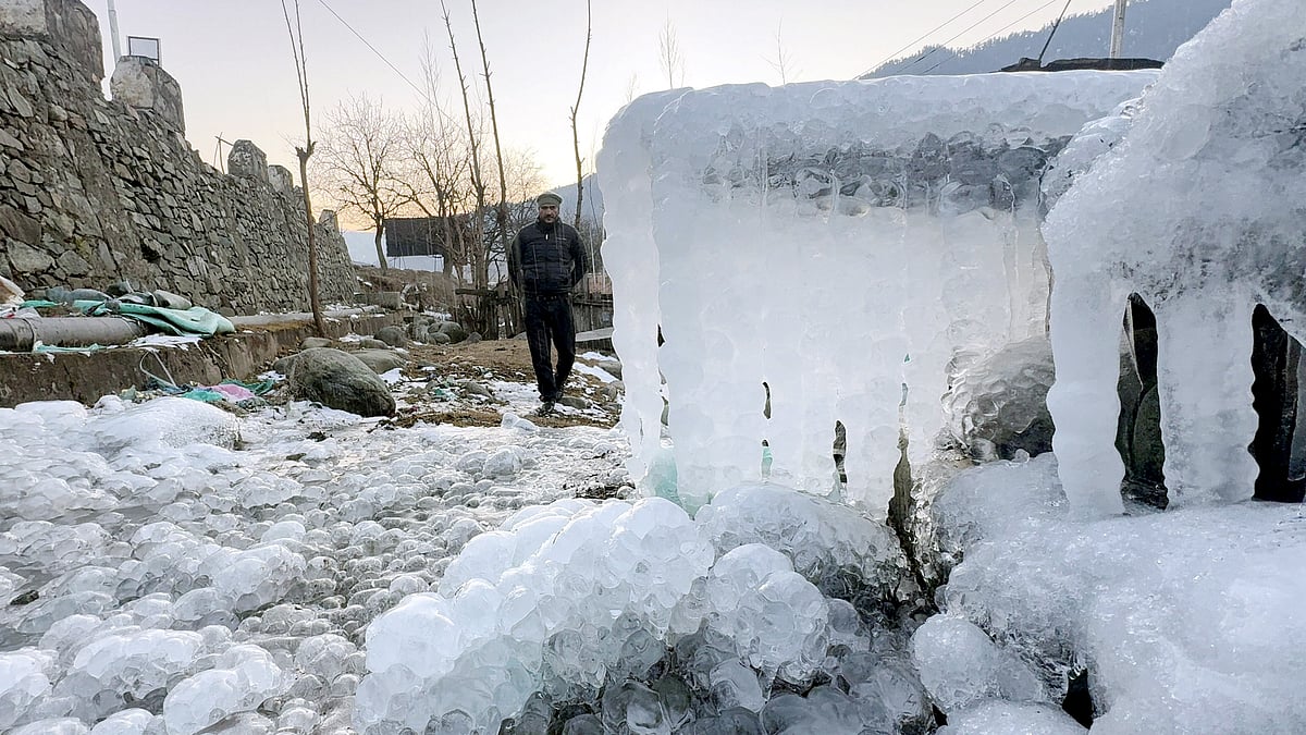 Kashmir reels under extreme cold as night temperatures drop below 0 ...