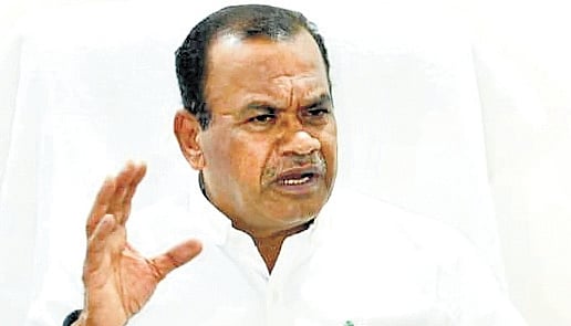 Telangana Minister Venkat Reddy decries fake news, warns of action ...