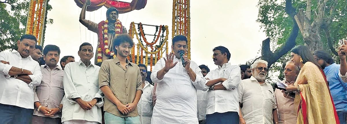 Statue of Telugu superstar Krishna unveiled in Vijayawada