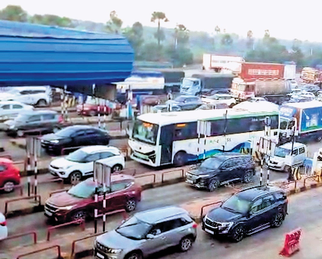 Sankranti rush leaves Hyderabad-Vijayawada highway choked
