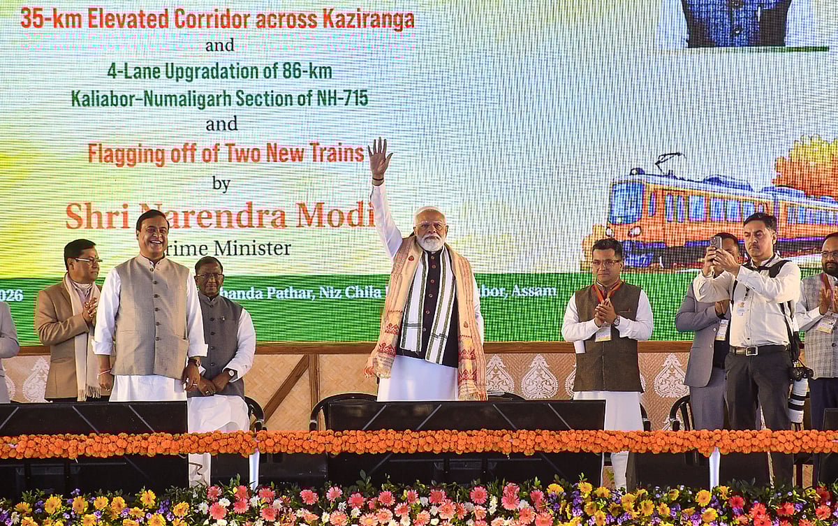 PM Modi launches Rs 830 crore projects, flags off Amrit Bharat trains ...