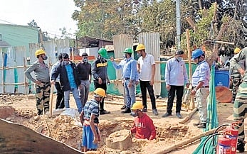 Gas pipe breaks during digging work in Odisha, triggers panic