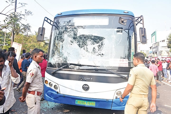 Ama Bus rams motorcycle on Janpath road, angry mob vandalises three buses
