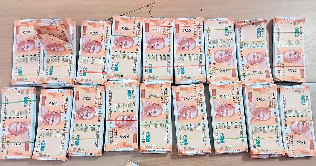 Two arrested in Andhra for carrying fake Rs 200 notes worth Rs three lakh