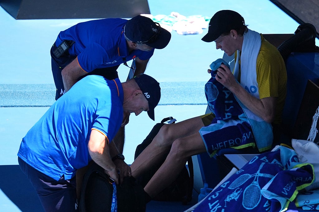 Sinner overcomes cramps, heat to continue his title defense at the ...