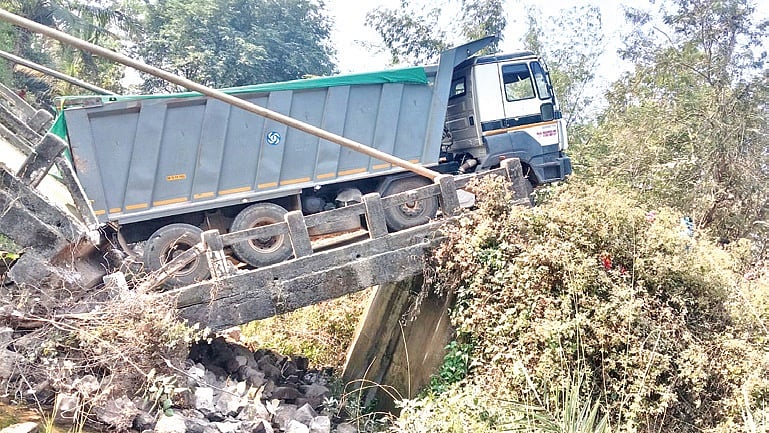 Four-decade-old bridge collapses in Odisha's Khurda, no casualty reported