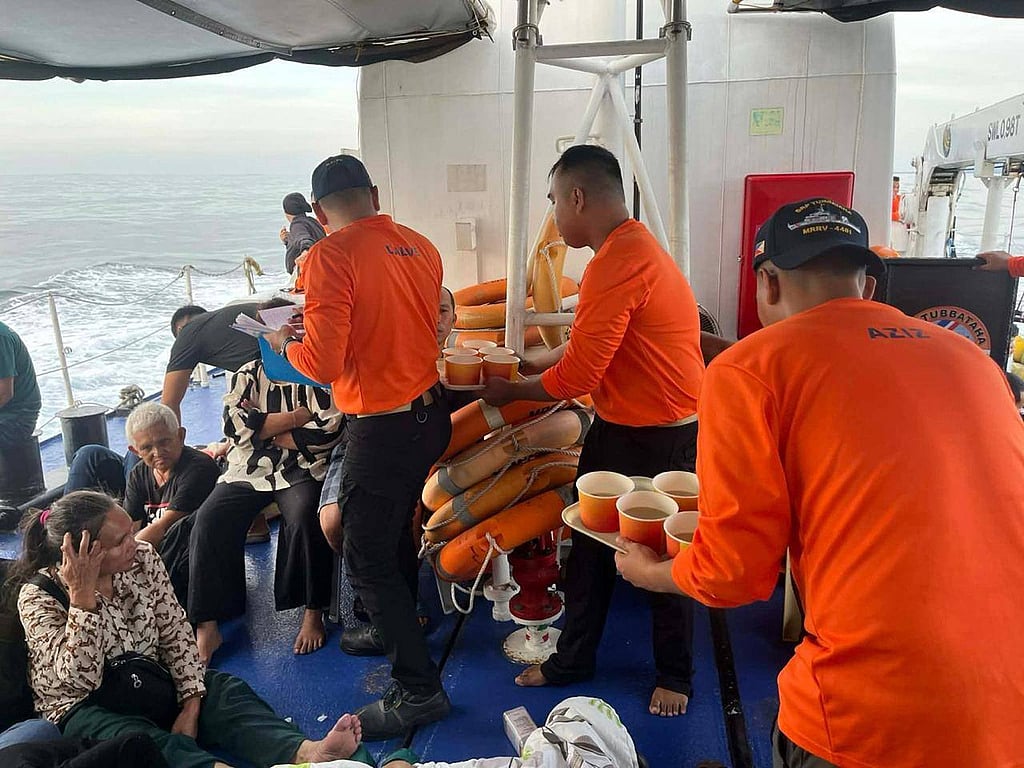 Fifteen dead, 28 missing as ferry sinks in southern Philippines