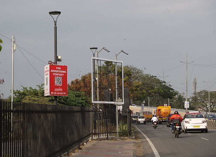Illegal flex boards, hoardings along Valankulam lakefront distraction ...