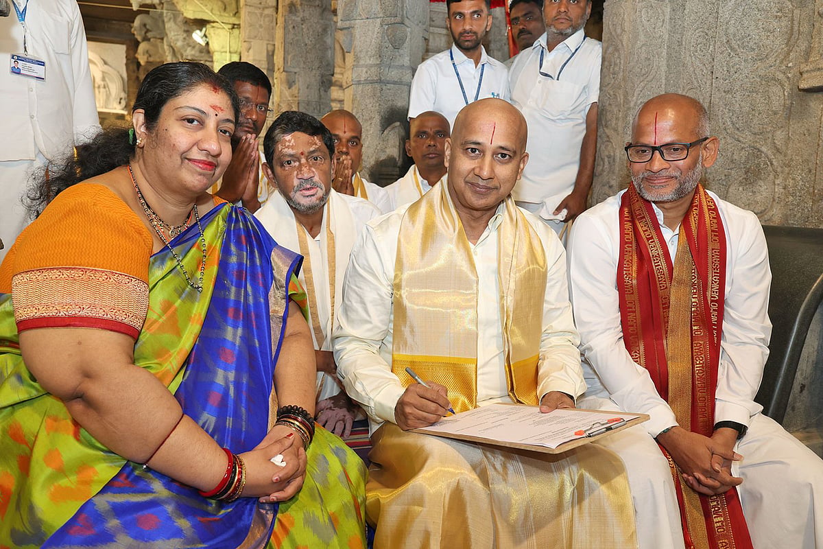 Muddada Ravichandra takes charge as TTD EO