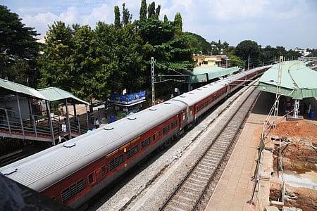 Despite Divisional HQ status, Salem Junction lacks key pit line facility